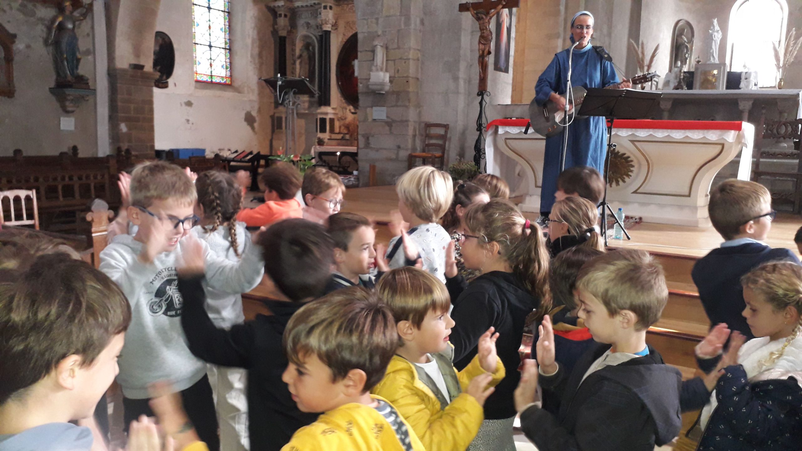 Soeur Agathe chante pour les enfants, à l'invitation de l'école St ...